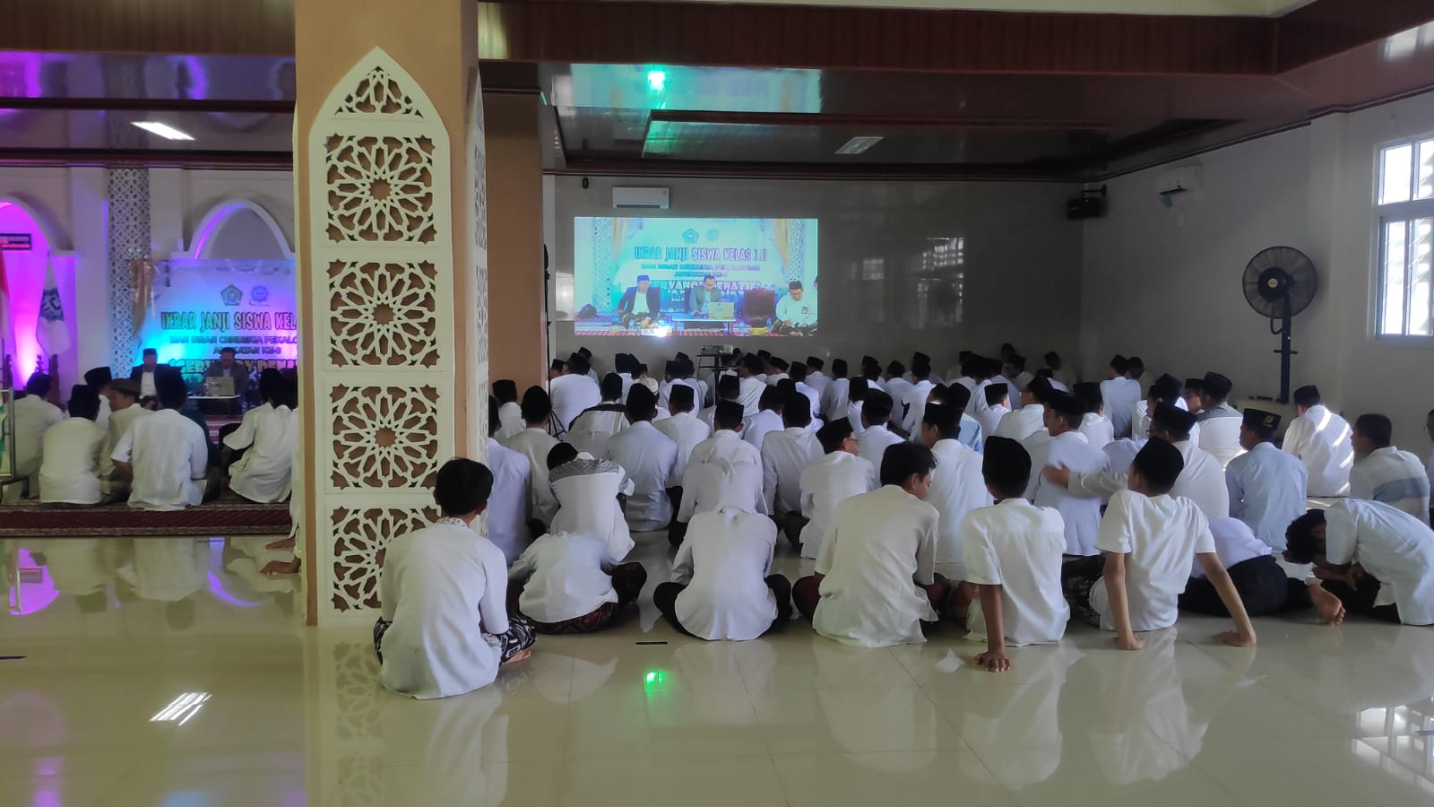 Jelang Wisuda, Angkatan 6 MAN IC Pekalongan Ikuti Prosesi Ikrar Janji ...